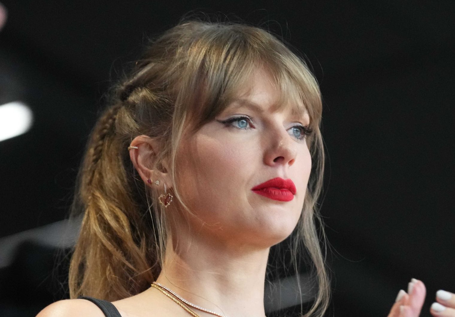 World reacts to Taylor Swift beating Travis Kelce