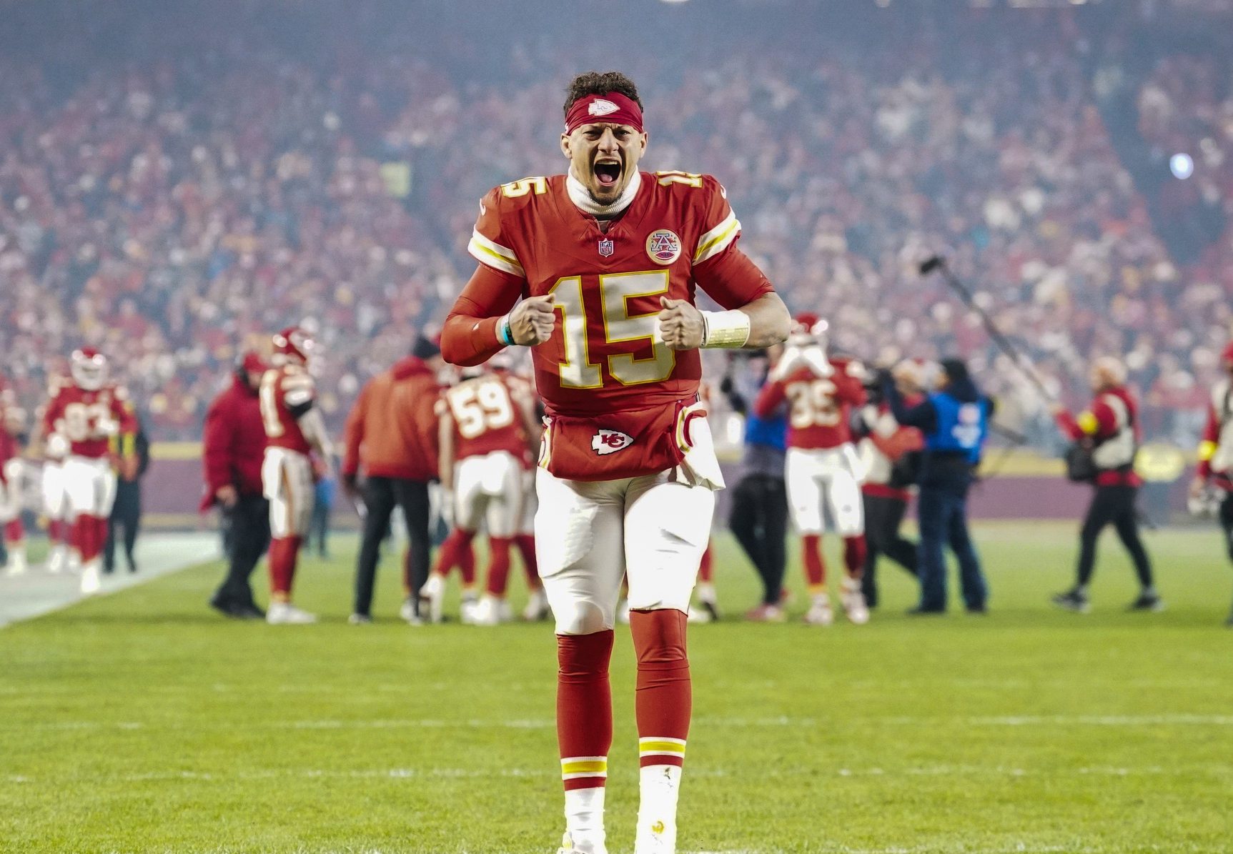 Patrick Mahomes wins MVP despite missing playoffs