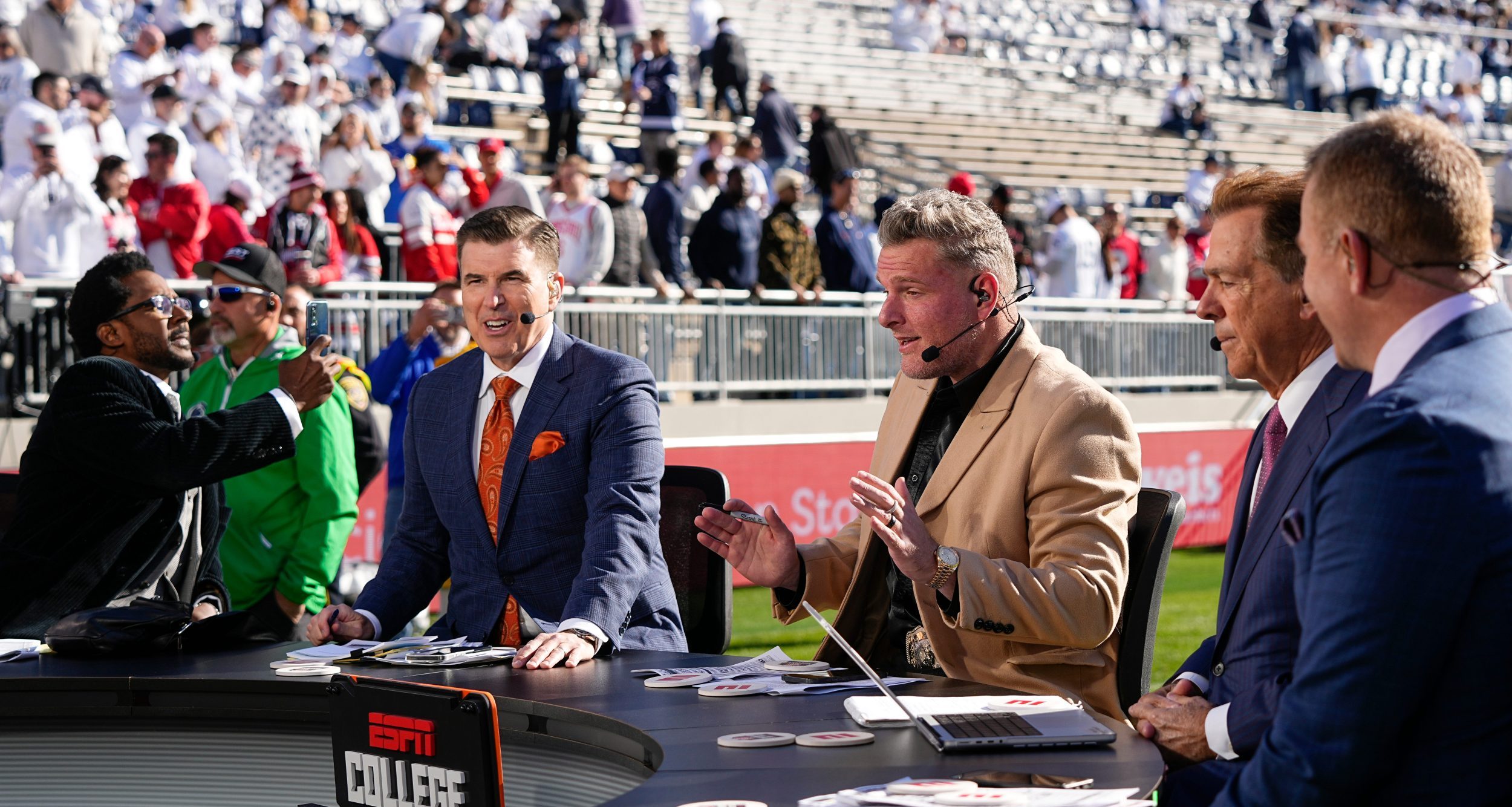 Rece Davis reveals 'College GameDay' crew flew on Nick Saban's private jet